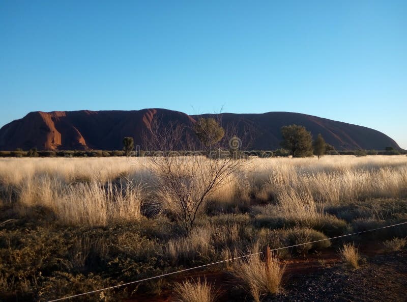 Uluru редакционное стоковое фото. изображение насчитывающей природа ...