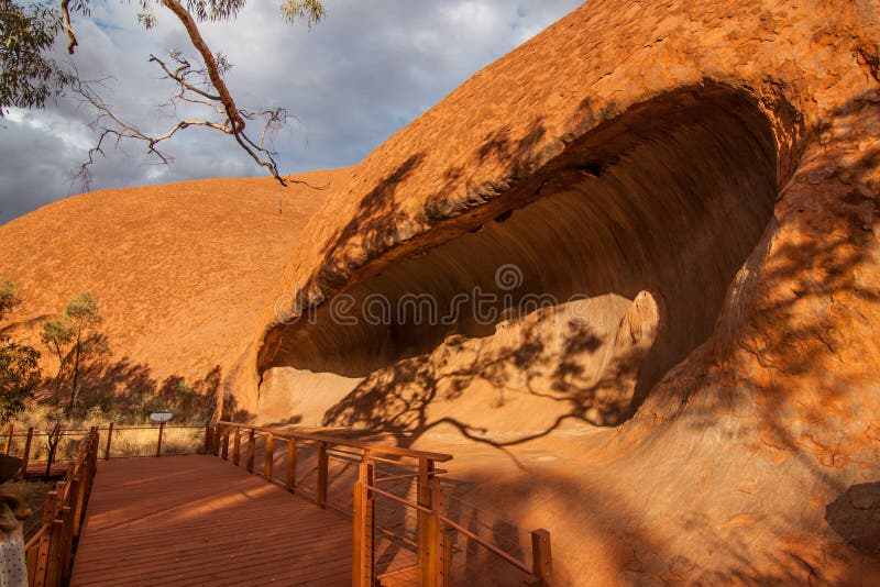 Pool under Uluru editorial stock image. Image of background - 28837824