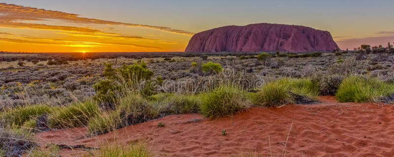 Uluru sunrise editorial stock image. Image of daybreak - 178959789