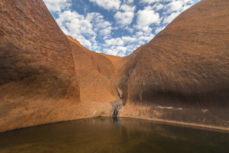 Uluru waterhole redaktionell foto. Bild av utfall, australien - 95332360