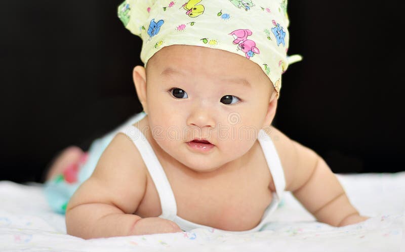 Um bebê chinês pequeno foto de stock. Imagem de infância - 25265528