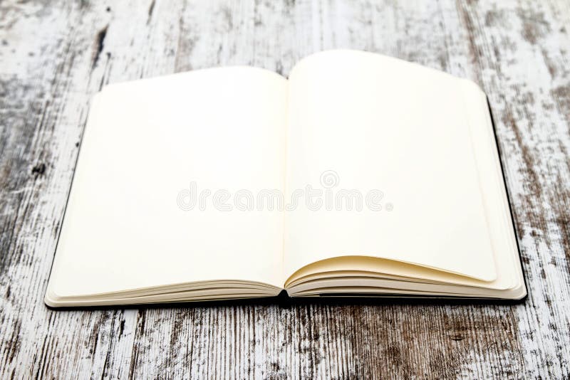 Um caderno aberto foto de stock. Imagem de estante, folha - 40059138