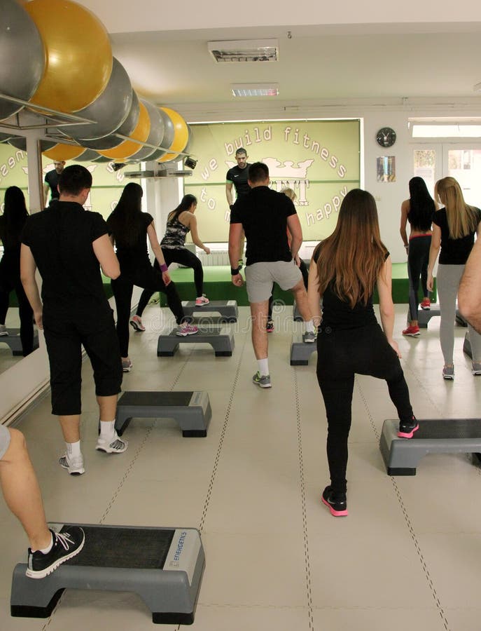 Um Grupo De Jovens Treinados Imagem de Stock Editorial - Imagem de ...