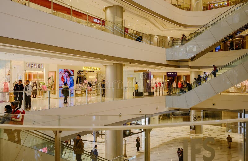 Interior Horizontal Da Plaza Do IFS, Chengdu Foto Editorial - Imagem de ...