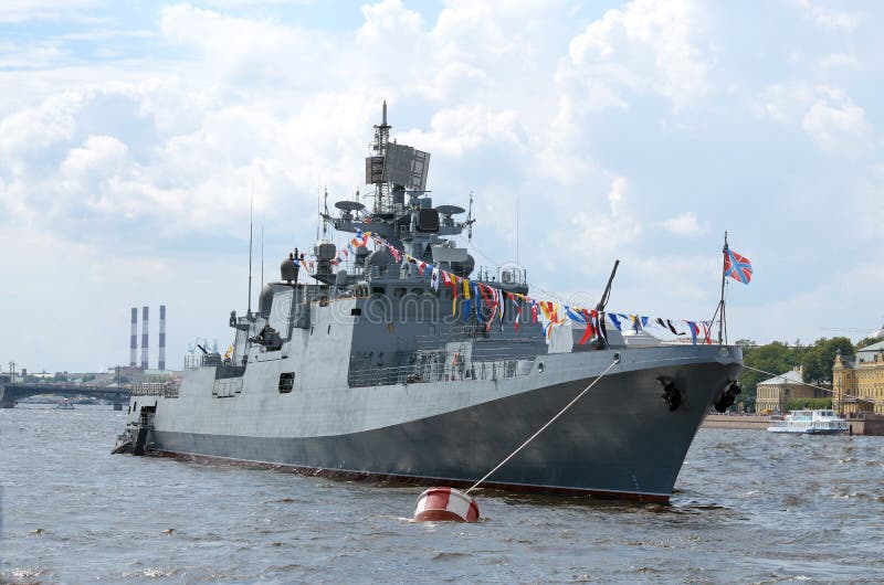 Um Navio Militar Com Armas Militares Imagem de Stock - Imagem de guerra ...