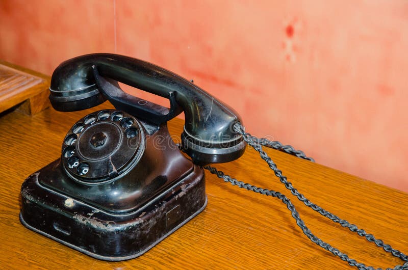 Um Telefone Preto Velho Antigo Imagem de Stock - Imagem de envelhecido ...