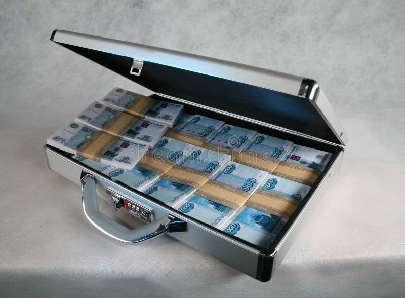 Uma Mala De Viagem Completamente Do Dinheiro Foto de Stock - Imagem ...