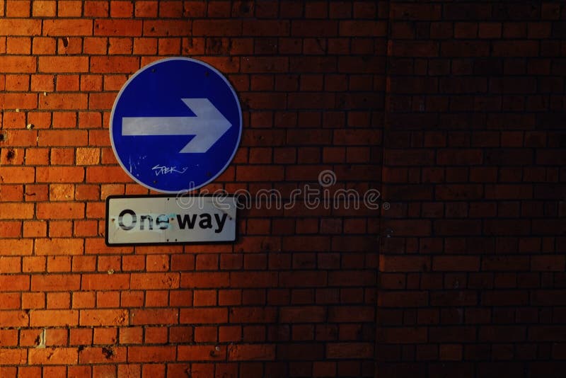 Uma maneira foto de stock. Imagem de lado, sometimes - 95363902