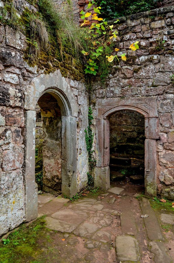 Umbrales antiguos foto de archivo. Imagen de piedras - 102903968