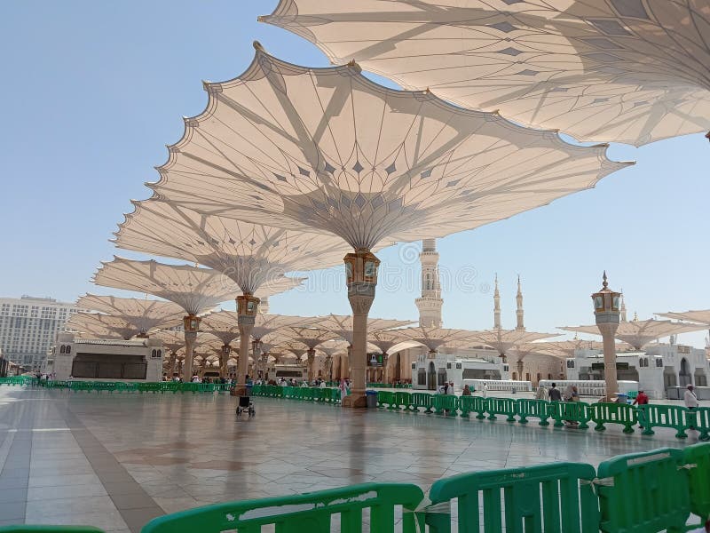 The Umbrella Nabawi Mosque in Medina Editorial Photo - Image of park ...