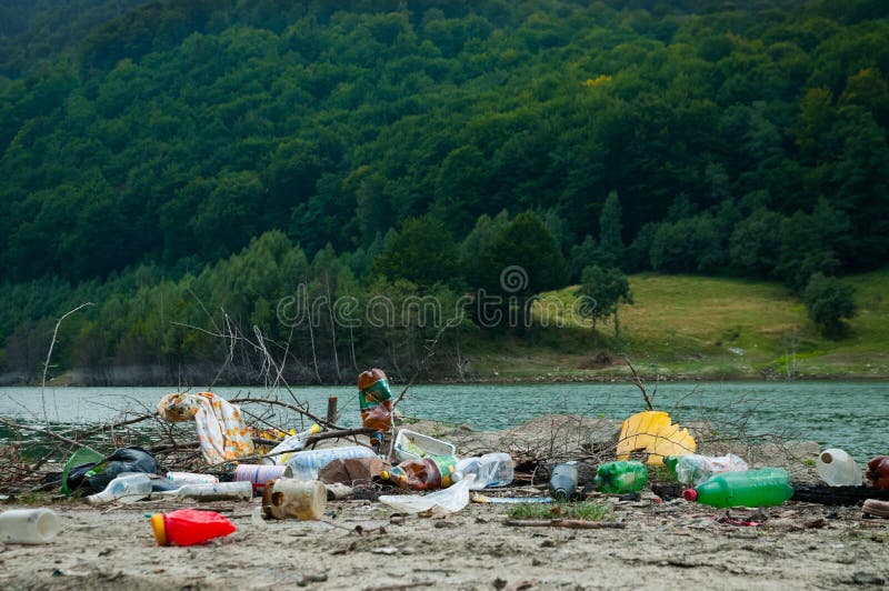 Umweltprobleme Und Naturverschmutzung Stockfoto - Bild von abfall ...