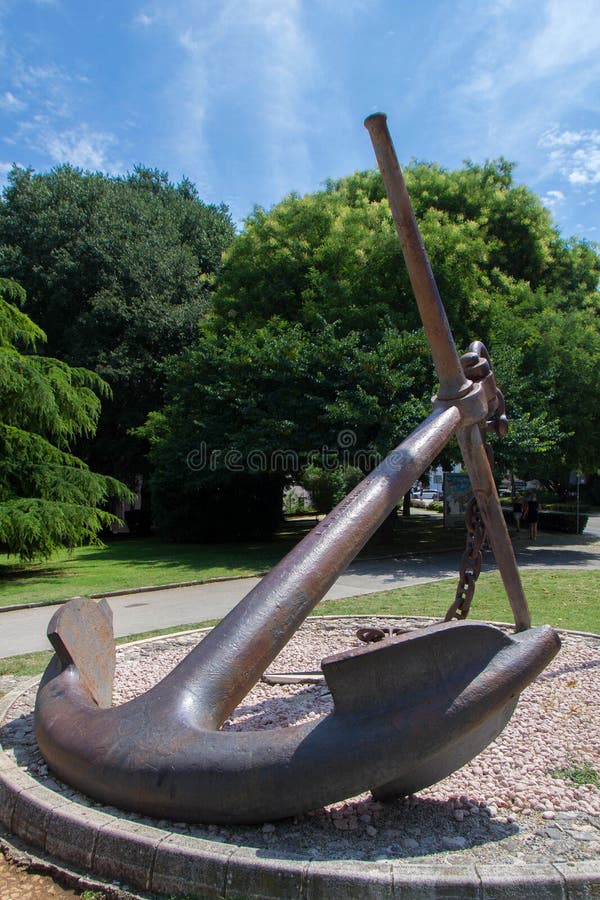 Un Ancla Grande Como Monumento Imagen de archivo - Imagen de acceso ...