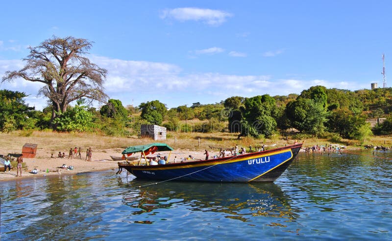 Un Bateau De Transport Sur Le Lac Niassa Image éditorial - Image du ...