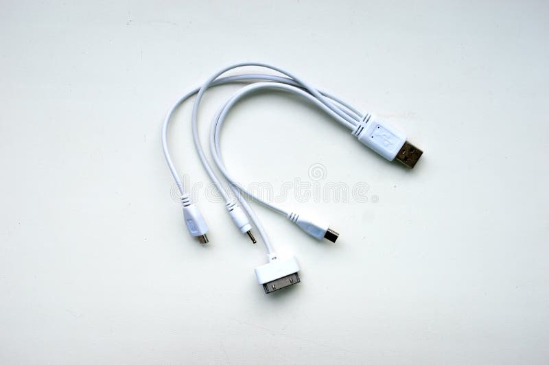 Un Cable Aislado En El Fondo Blanco Imagen de archivo - Imagen de ...