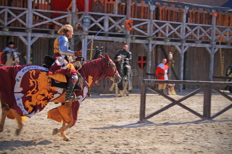 Chevalier Dans L'armure Sur Le Tournoi Photo éditorial - Image du ...