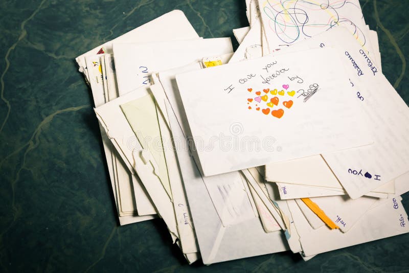 Un courrier photo stock. Image du blanc, camelote, famille - 83229236