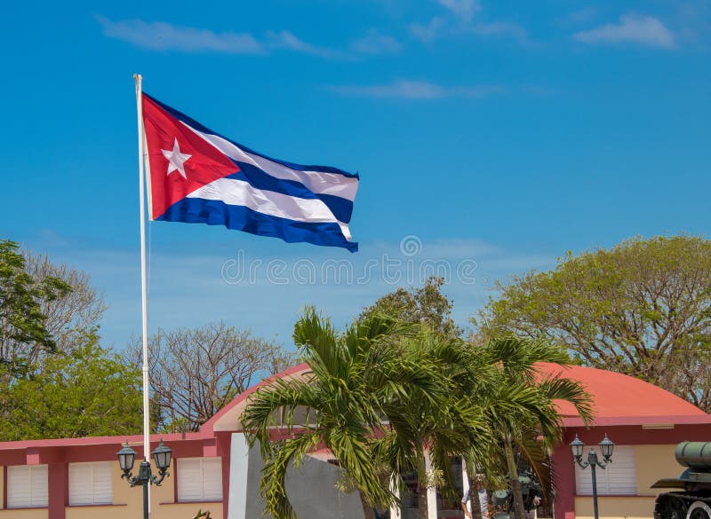 Un Drapeau Cubain Ondulant Dans Le Vent Photo stock - Image du vent ...