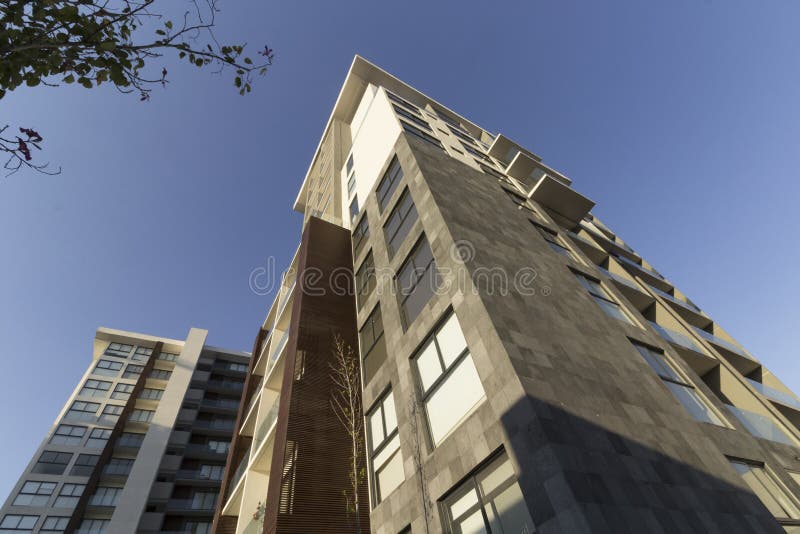 Un Edificio Residencial En La Ciudad De Queretaro Imagen de archivo ...