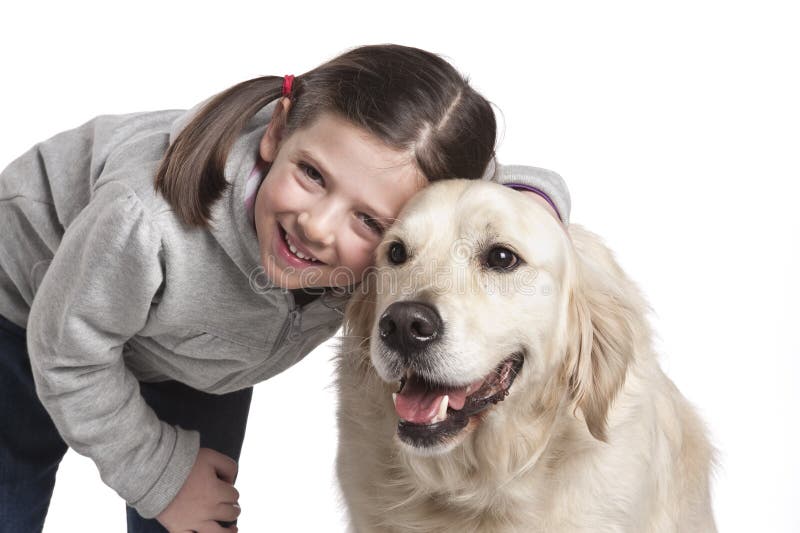 Petite Fille Et Son Crabot D'animal Familier Image stock - Image du ...