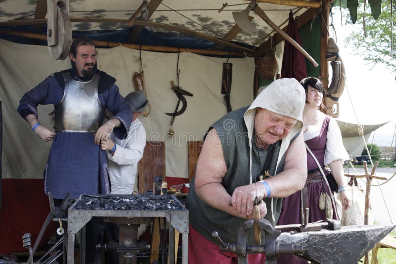 Forgeron médiéval photo stock éditorial. Image du histoire - 44362988