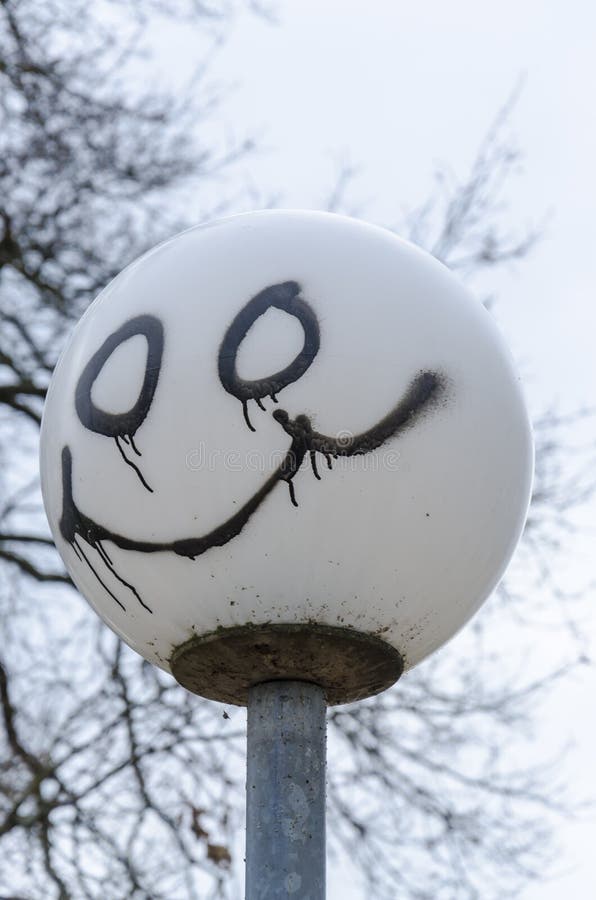 Smiley de graffiti photo stock. Image du graffitis, peinture - 11109532