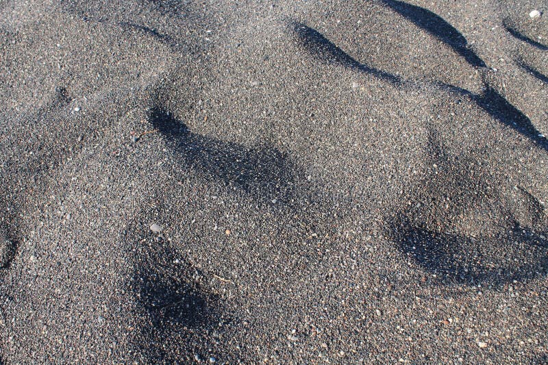 Un grand sable noir photo stock. Image of côte, nuages - 61426770