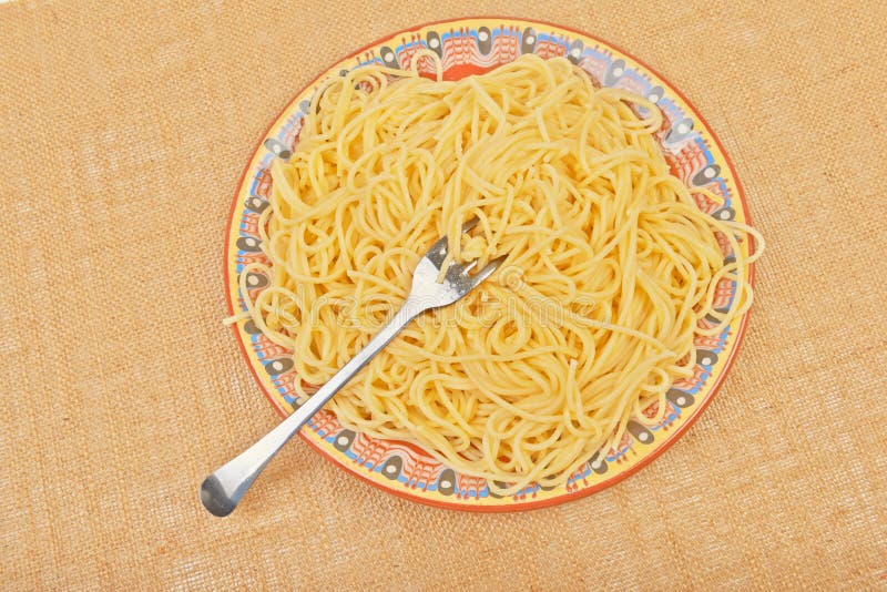 Un Grande Piatto Degli Spaghetti Immagine Stock - Immagine di nessuno ...