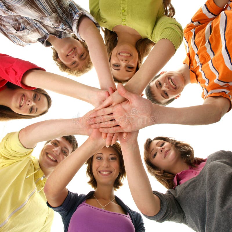 Un Gruppo Di Giovani Teenages Che Tengono Insieme Le Mani Immagine ... Un Gruppo Di Giovani Teenages Che Tengono Insieme Le Mani Immagine ...