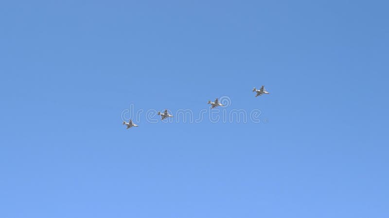 Un Gruppo Di Piloti Professionisti Di Aerei Militari in Cielo. Immagine ... Un Gruppo Di Piloti Professionisti Di Aerei Militari in Cielo. Immagine ...
