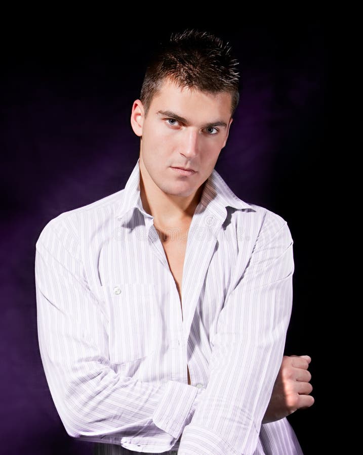 Un hombre europeo de moda imagen de archivo. Imagen de actitud - 12379649