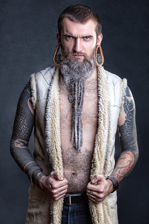 Un Homme Avec Une Longue Barbe. Image stock - Image du caractères ...