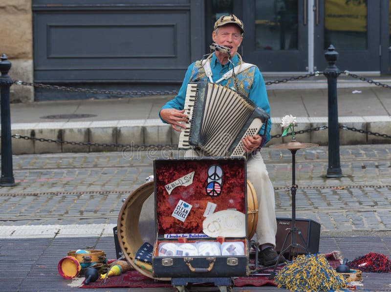 Musicien Playing De Rue Le Kora Image éditorial - Image du marché ...