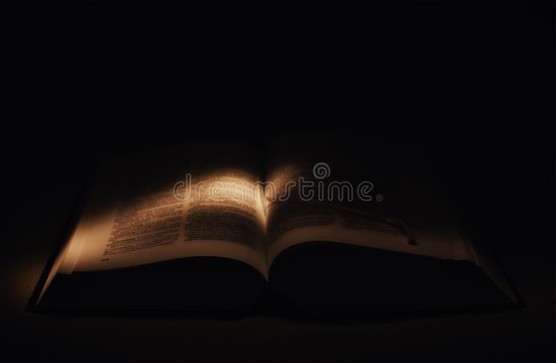 Un libro grande imagen de archivo. Imagen de experiencia - 125866297