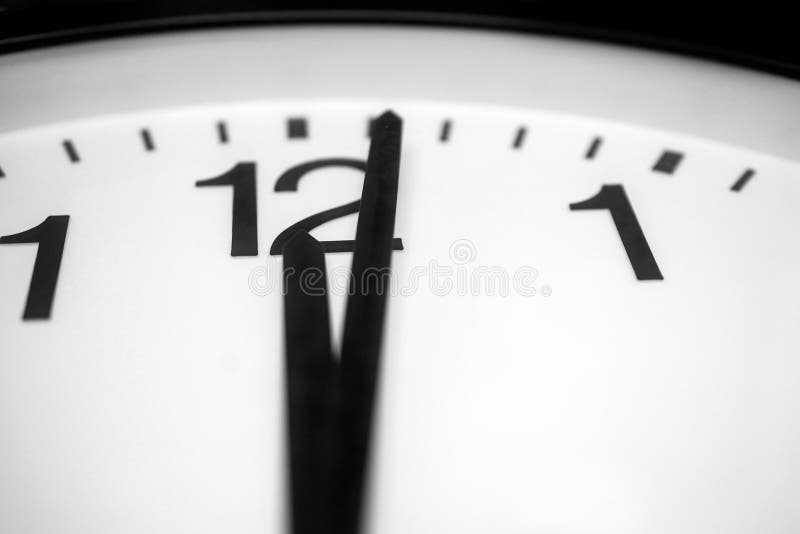 Un Minuto Dopo La Mezzanotte Fotografia Stock - Immagine di ufficio ... Un Minuto Dopo La Mezzanotte Fotografia Stock - Immagine di ufficio ...