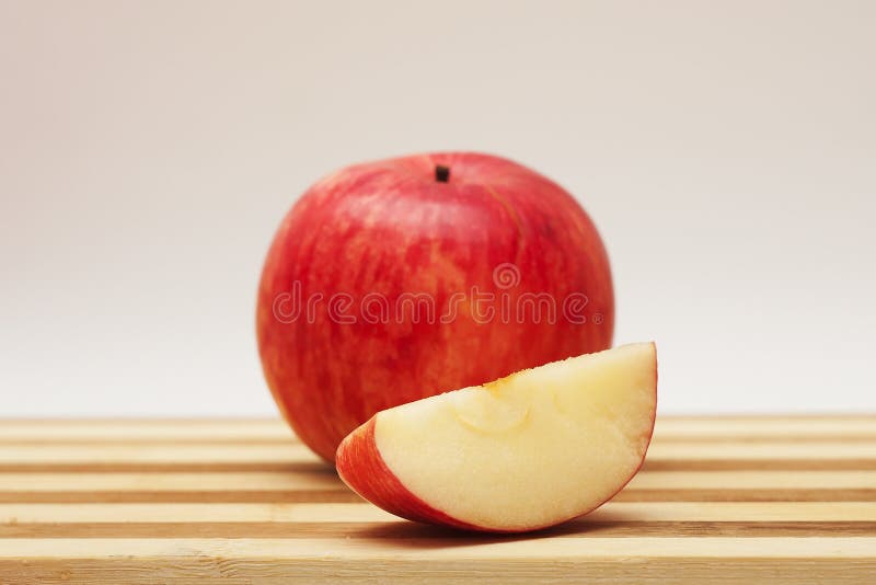 Un morceau d de pomme image stock. Image du simple, baisse - 44164939
