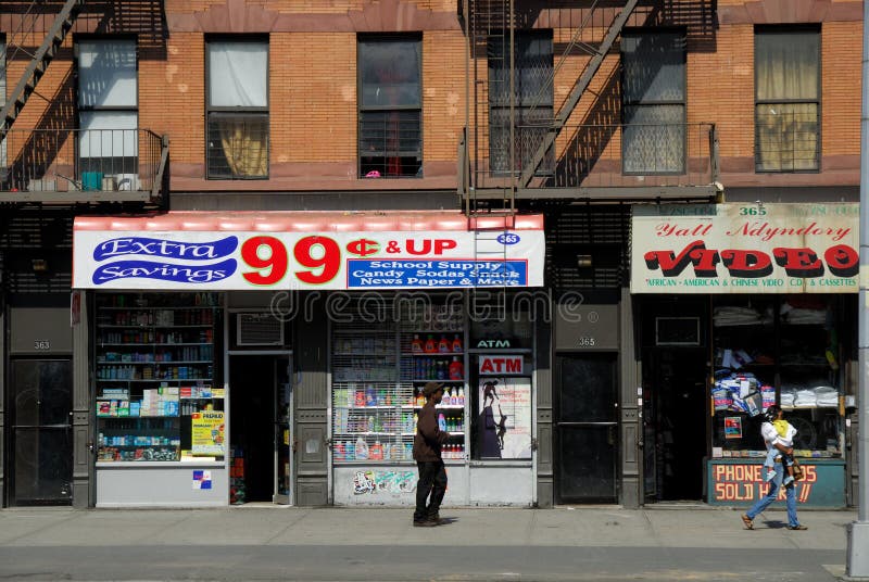 Un Negozio Dai 99 Centesimi, New York Immagine Stock Editoriale ... Un Negozio Dai 99 Centesimi, New York Immagine Stock Editoriale ...