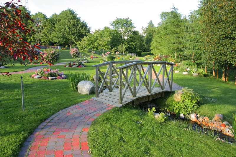 Un paisaje en parque imagen de archivo. Imagen de anaranjado - 9997955