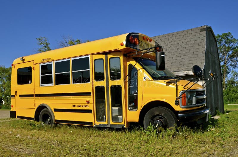 950 Pequeño Autobús Escolar Fotos de stock - Fotos libres de regalías ...