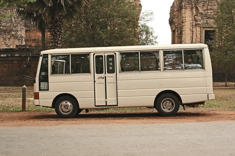 Un piccolo bus immagine stock. Immagine di metropolitana - 8571299