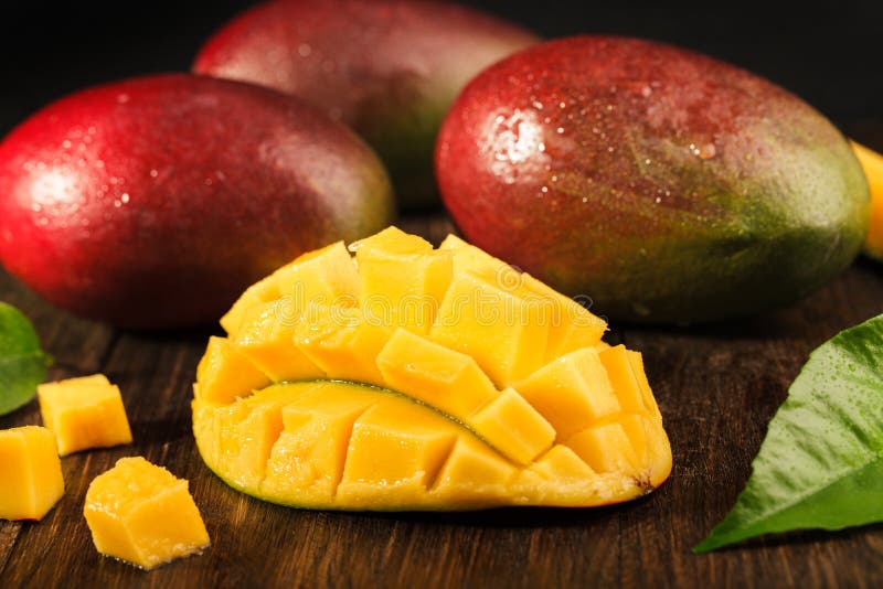 Un Poco De Mango En Tablero Enselvado Imagen de archivo - Imagen de ...