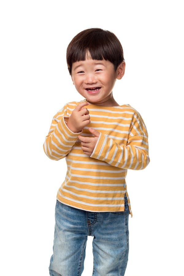 Le Portrait De Studio D'un Enfant Masculin Asiatique Est Avec Les Deux ... Le Portrait De Studio D'un Enfant Masculin Asiatique Est Avec Les Deux ...