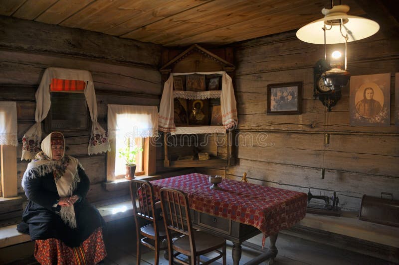 In Un Soggiorno Di Una Casa Di Un Contadino Ricco - Museo Del Legno a ...