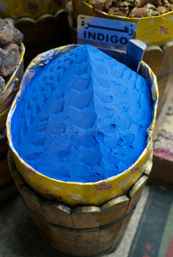 Un Secchio Del Pigmento Dell'indaco Fotografia Stock - Immagine di ...