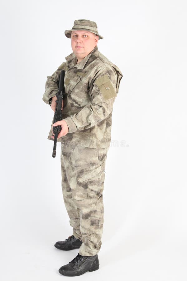 Un soldado con el arma imagen de archivo. Imagen de equipo - 65545541