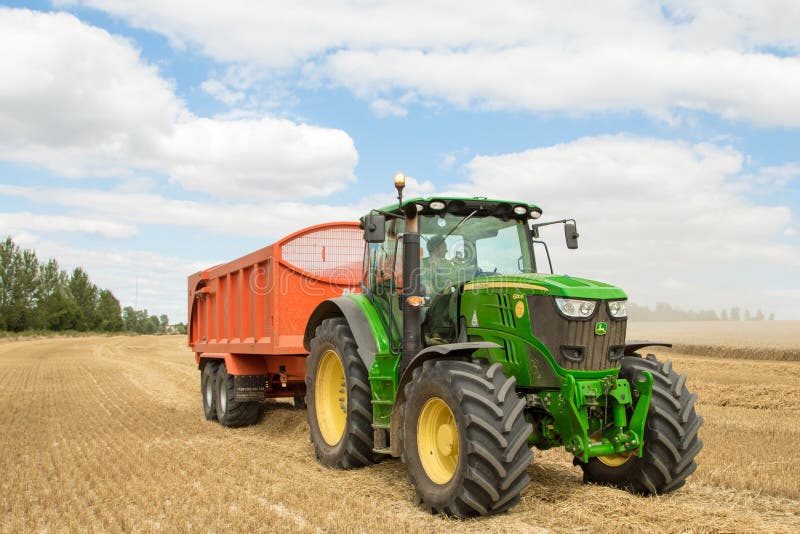 Un Tractor Verde Moderno De John Deere Imagen editorial - Imagen de ...