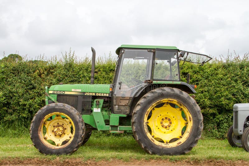 Un Tractor Verde Viejo De John Deere 2650 Foto de archivo editorial ...