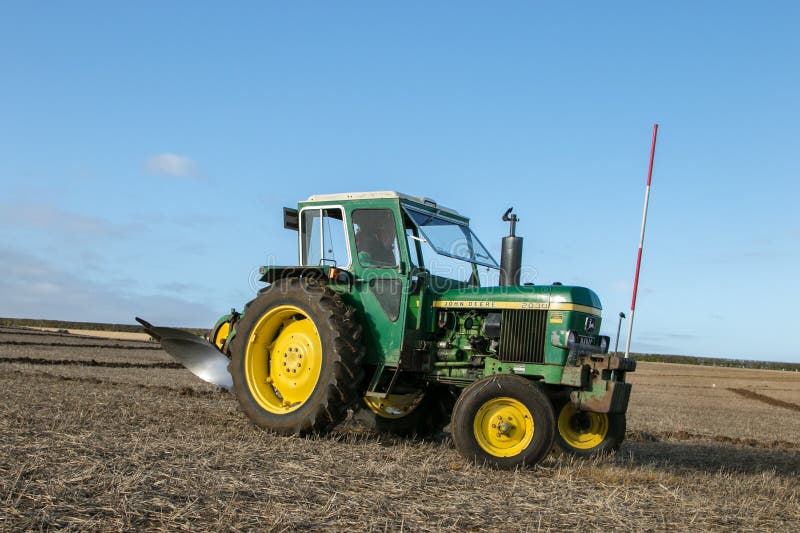Un Tractor Verde Viejo 2030 De John Deere Imagen de archivo editorial ...