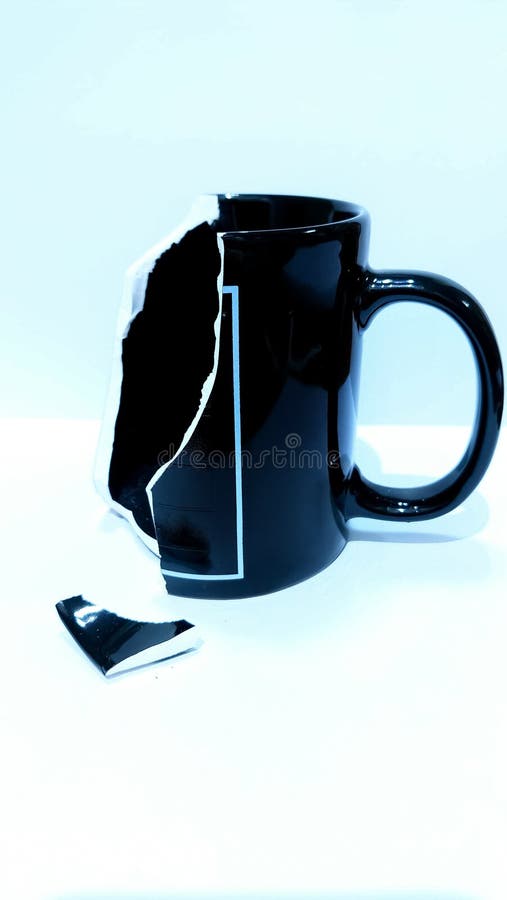 Un Vaso Roto Y Sus Siluetas Imagen de archivo - Imagen de primer ...