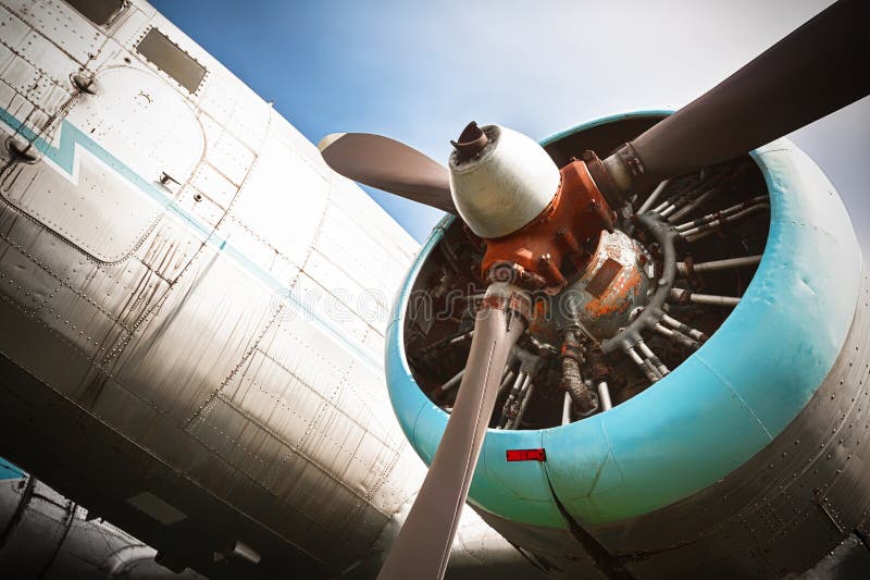 Avions avec un propulseur image stock. Image du aviation - 116877873