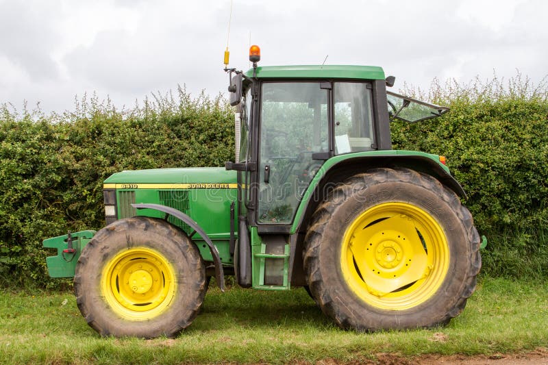 Un Vieux Tracteur Vert De John Deere 6450 Photo éditorial - Image du ...